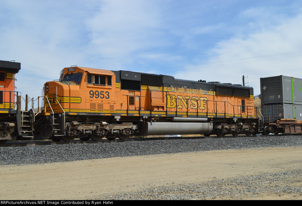 BNSF 9953 passing through Bealville